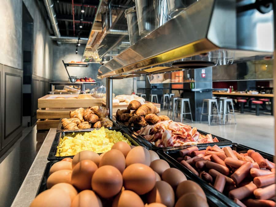 Pequeno-almoço tipo buffet diário (25 EUR por pessoa)