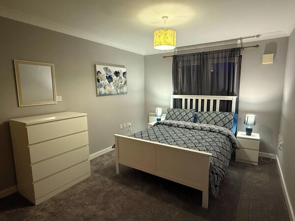 Quaint Bracknell Apartment With Two Bedrooms - Bracknell