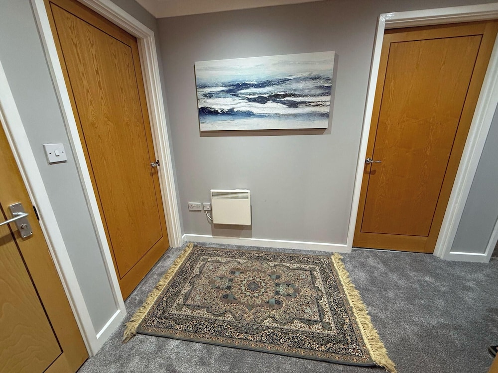 Quaint Bracknell Apartment With Two Bedrooms - Bracknell