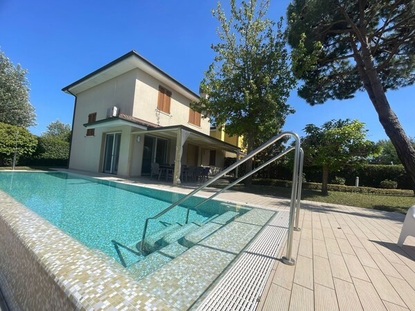 Delightful Villa With Garden And Pool In Albarella - Albarella