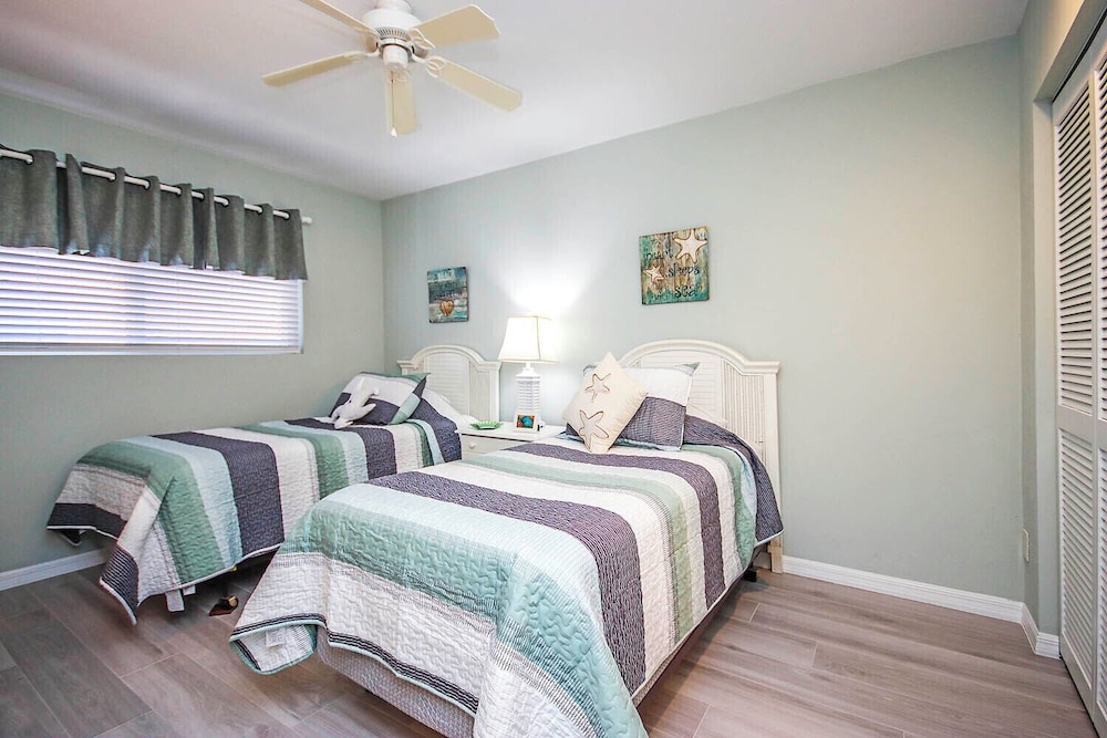 B8 Partial Gulf View - Sanibel | Vrbo