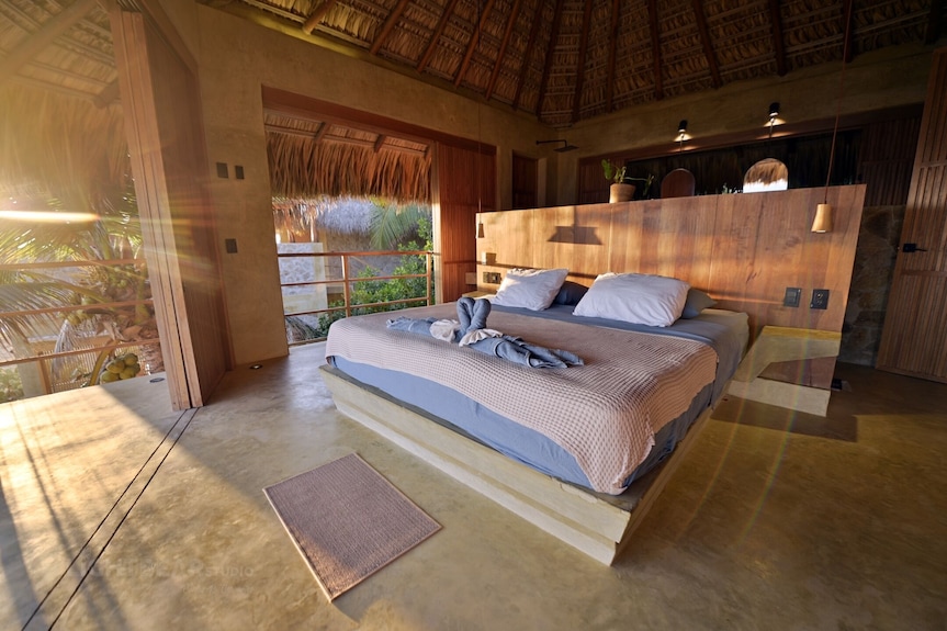 Las Palmas: A Fine Designed Room In A Spectacular Front Beach Setting. - Oaxaca