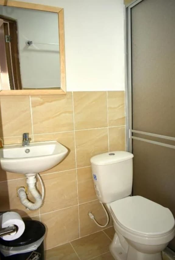 Hotel Flamante Bulevar- Double Room With Private Bathroom 2 - Bogota