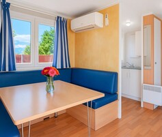 Suíte, vista para a piscina | Sala de jantar