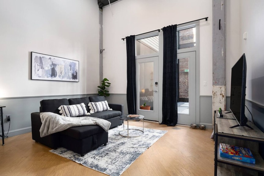 Luxury 1bd | A+ Downtown Location | King Bed Condo - Homewood, AL