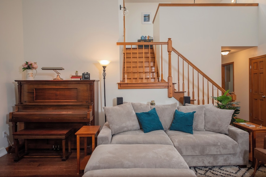 Spacious 5-bedroom House Near Saratoga Racetrack, Spac, Six Flags - Pet Friendly - Saratoga Springs, NY