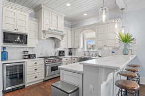 Casa, várias camas (Inlet Beach Retreat 202) | Cozinha privada | Um forno, uma torradeira 
