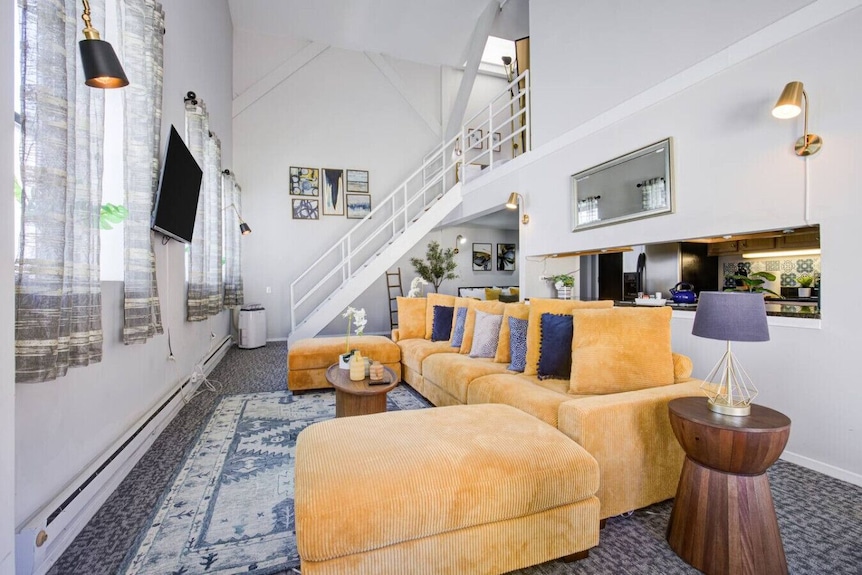 Downtown Penthouse #5 | Vintage +Gym & Balcony - Chicago, IL