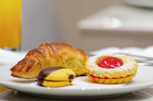 Café da manhã com buffet todos os dias (EUR 15 por pessoa) 