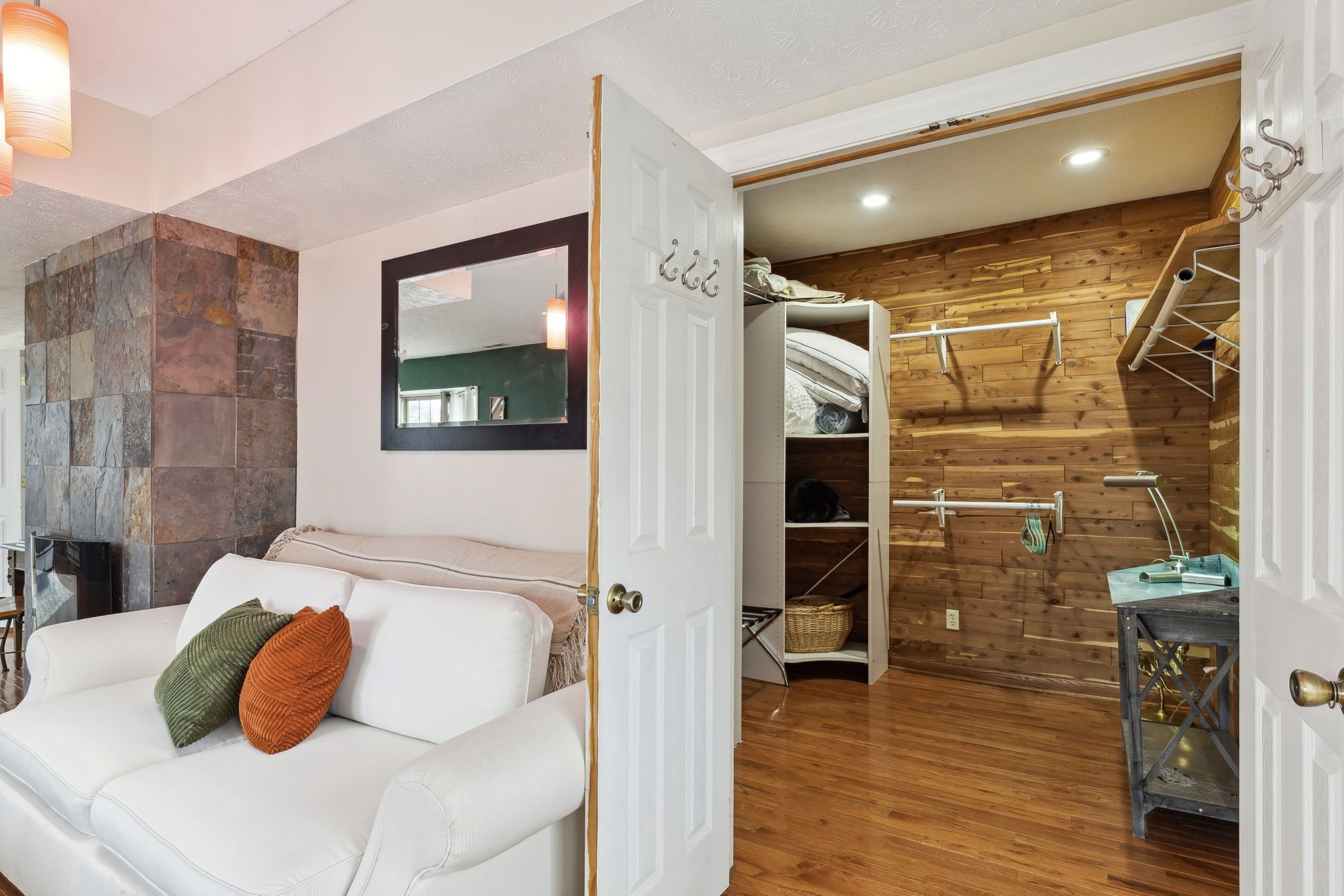 Spacious 6-bedroom House With Game Room, Outside Bar And Tons Of Family Fun - Northfield, OH