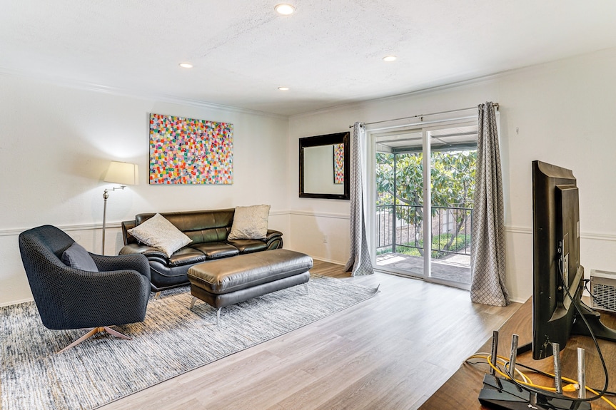 Condo 9 Mi To Dtwn Dallas: Bbq By The Pool! - Dallas, TX