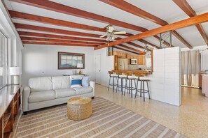 Retro Reef! Walk to Beach, Boats +Restaurants! Reviews, Deals & Photos ...