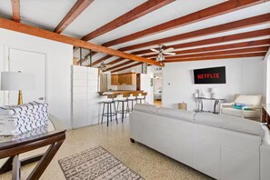 Retro Reef! Walk to Beach, Boats +Restaurants! Reviews, Deals & Photos ...