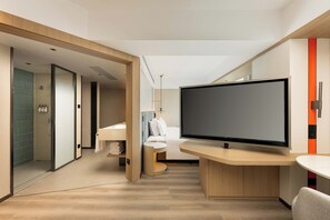 Suíte, várias camas | Edredons de pluma, escrivaninha, cortinas blackout