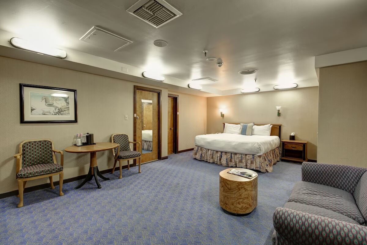 Luxurious King Stay Afloat! Pet Friendly! - Long Beach, CA