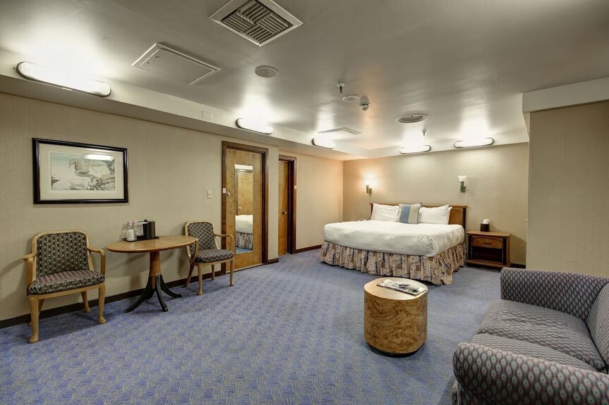 Luxurious King Stay Afloat! Pet Friendly! - Long Beach, CA