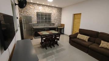 Apartamento Familiar, vista para a piscina | Vista do quarto