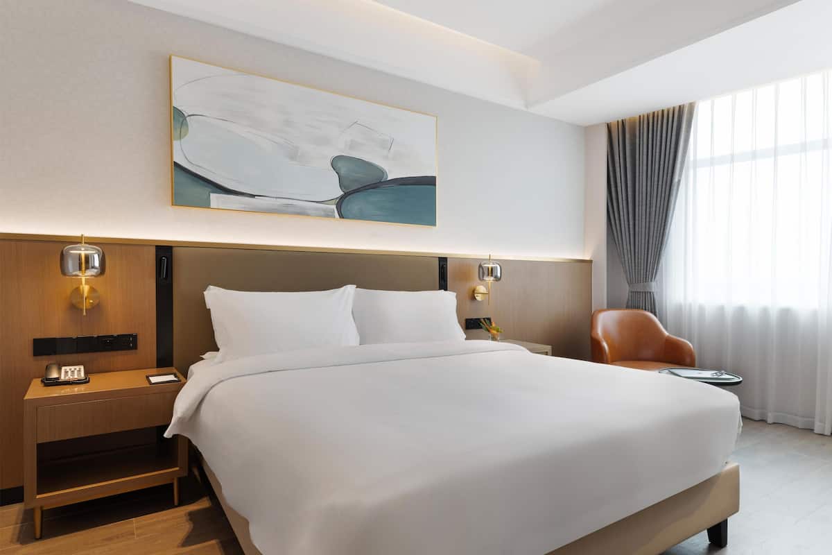 Quarto Deluxe, 1 cama king-size | Cofre no quarto, secretária