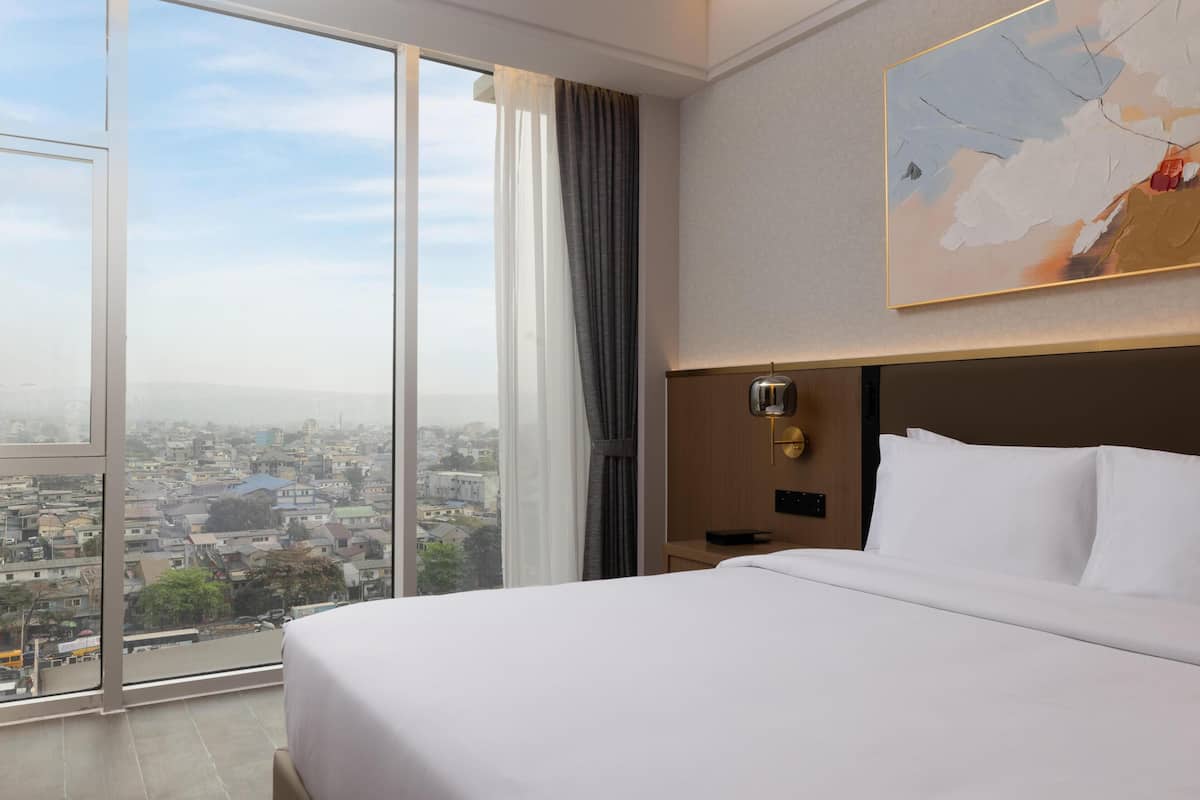 Quarto Standard, 1 cama king-size | Cofre no quarto, secretária