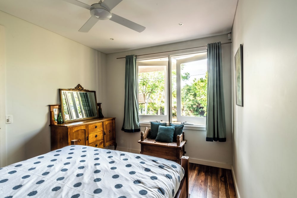 Lakeside Retreat for Families & Groups – Spacious 5-Bedroom Home with ...