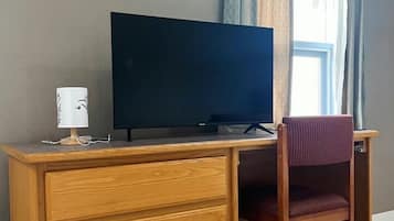Quarto solteiro superior, vista para a colina | Escrivaninha, espaço de trabalho para notebook, Wi-Fi de cortesia