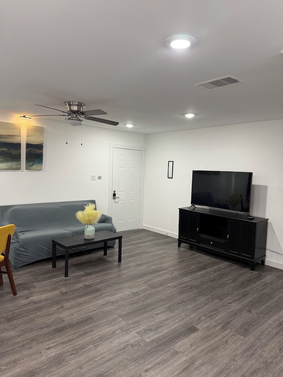 Modern Luxe Townhome\n-15 Minutes Away From Downtown - Denver Harbor/ Port Houston - Houston