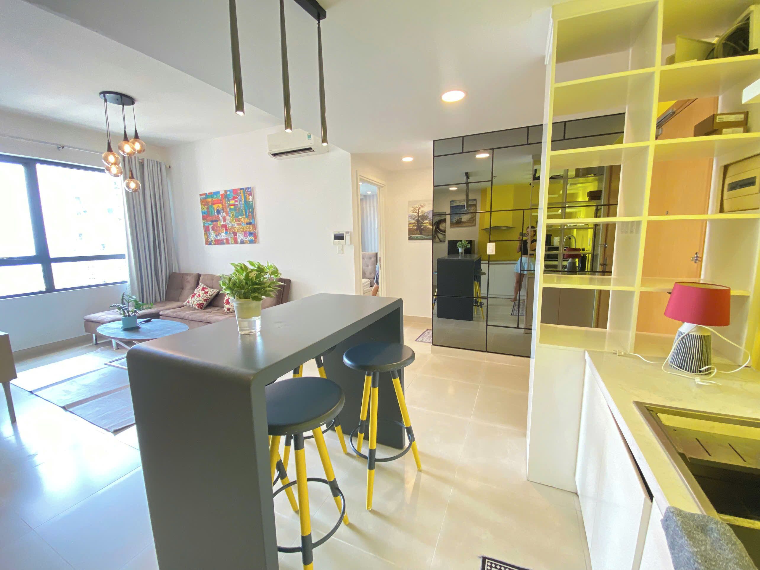 Apartamento de Luxo, Vista para a cidade | Sala de estar | Televisor de ecrã plano de 60 polegadas com canais via satélite 