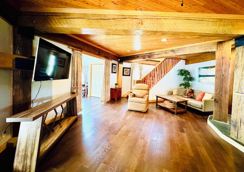 Octagon Oasis | Private Indoor Pool & Lake Access - Alberta