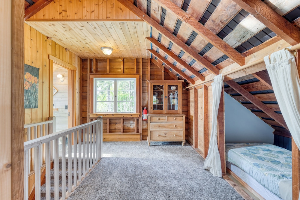 Maxwelton Aerie | Bluffside Retreat w/ Sweeping Puget Sound Views ...