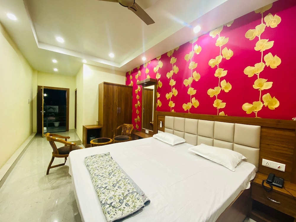 Hotel Riverdell Varanasi - Varanasi