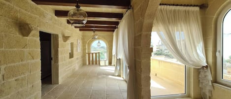 Vila, 5 quartos, piscina particular, vista para o jardim | Terraço/pátio