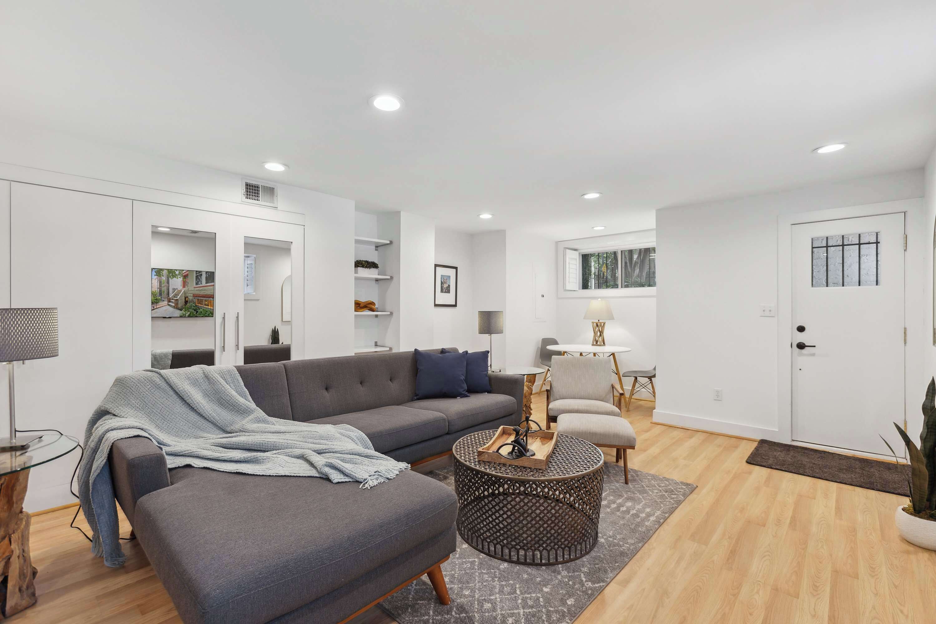 Free Parking! Large, 2br/1.5ba With Ac/tv/internet - Bloomingdale, DC