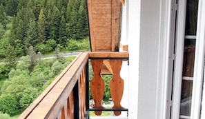 Quarto Deluxe, varanda, vista para a montanha | Varanda