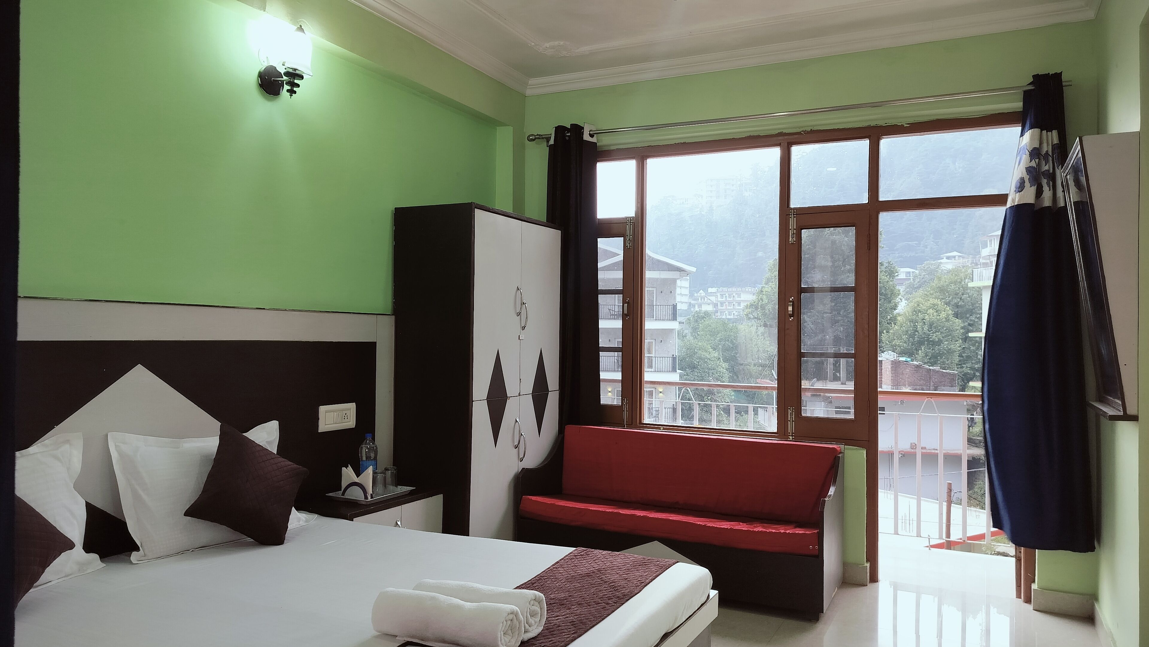 Quarto casal luxo, vista para a colina