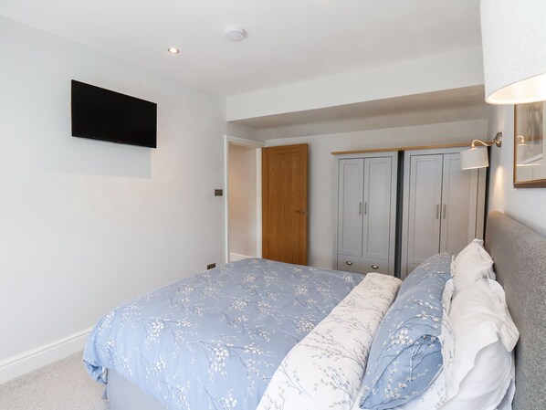 1 quarto, com decoração personalizada, com mobília individualizada