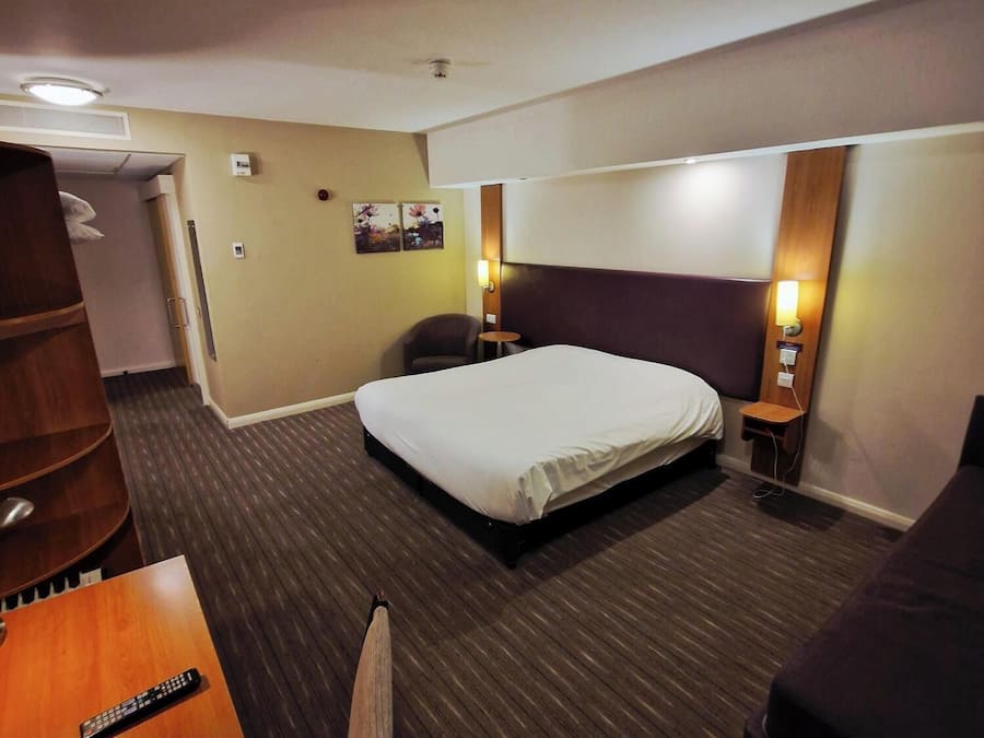 Quarto Duplo | Wi-fi grátis, roupa de cama fornecida