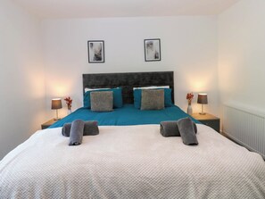 3 quartos, individualmente decorados, individualmente mobiliados