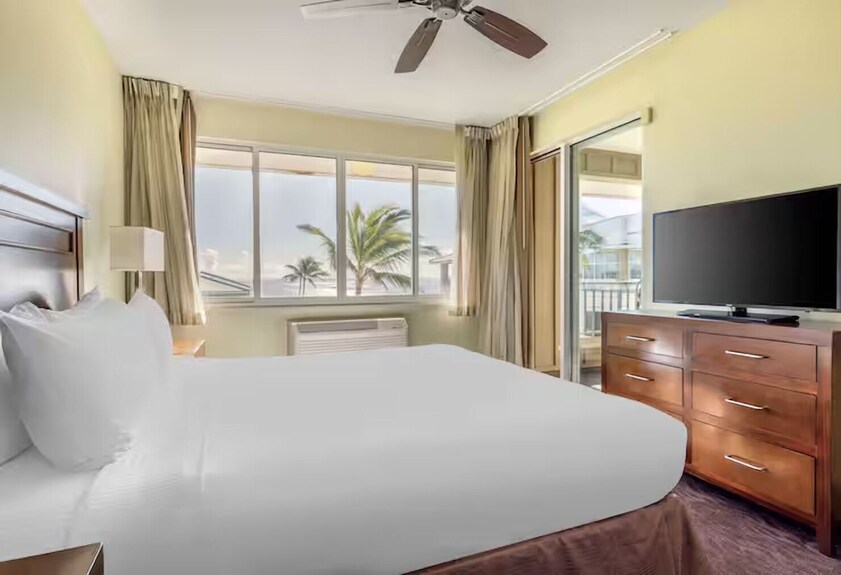 Spacious Stay Near Old Koloa Town, Beach & Pool + Kitchen - Kauai, HI