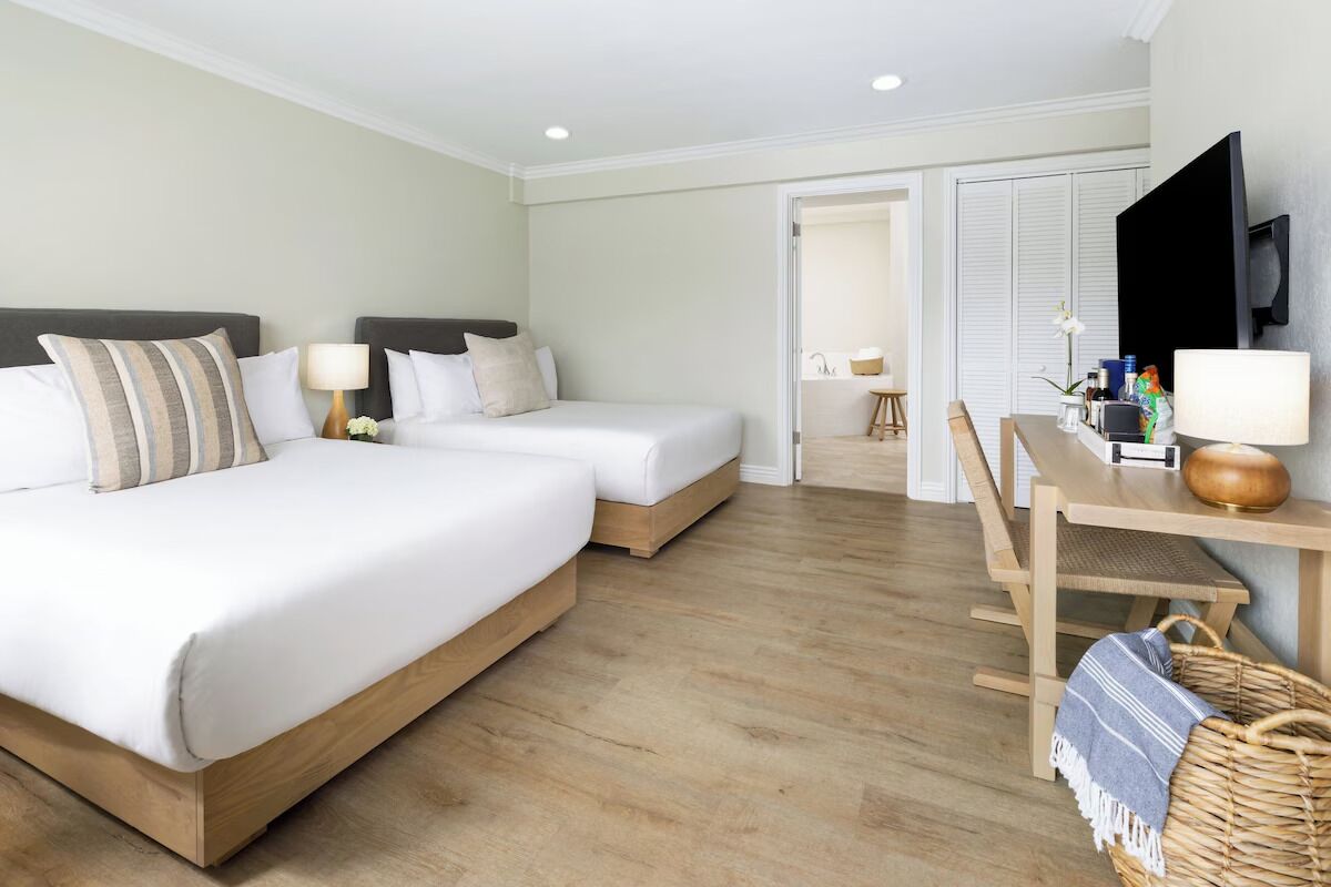 Relax In A Beachfront Room With Outdoor Pools, And Nearby Art Galleries - Laguna Beach, CA