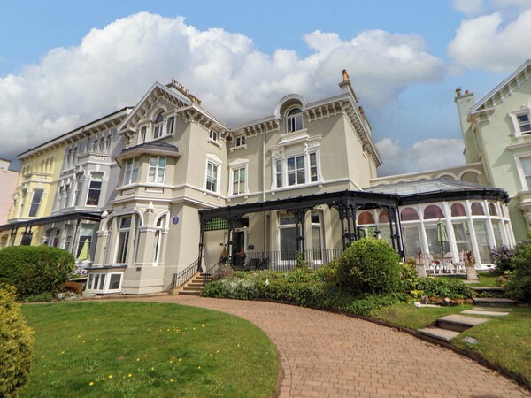 Ismay Lounge Apartment- Titanic Interest - Guernsey