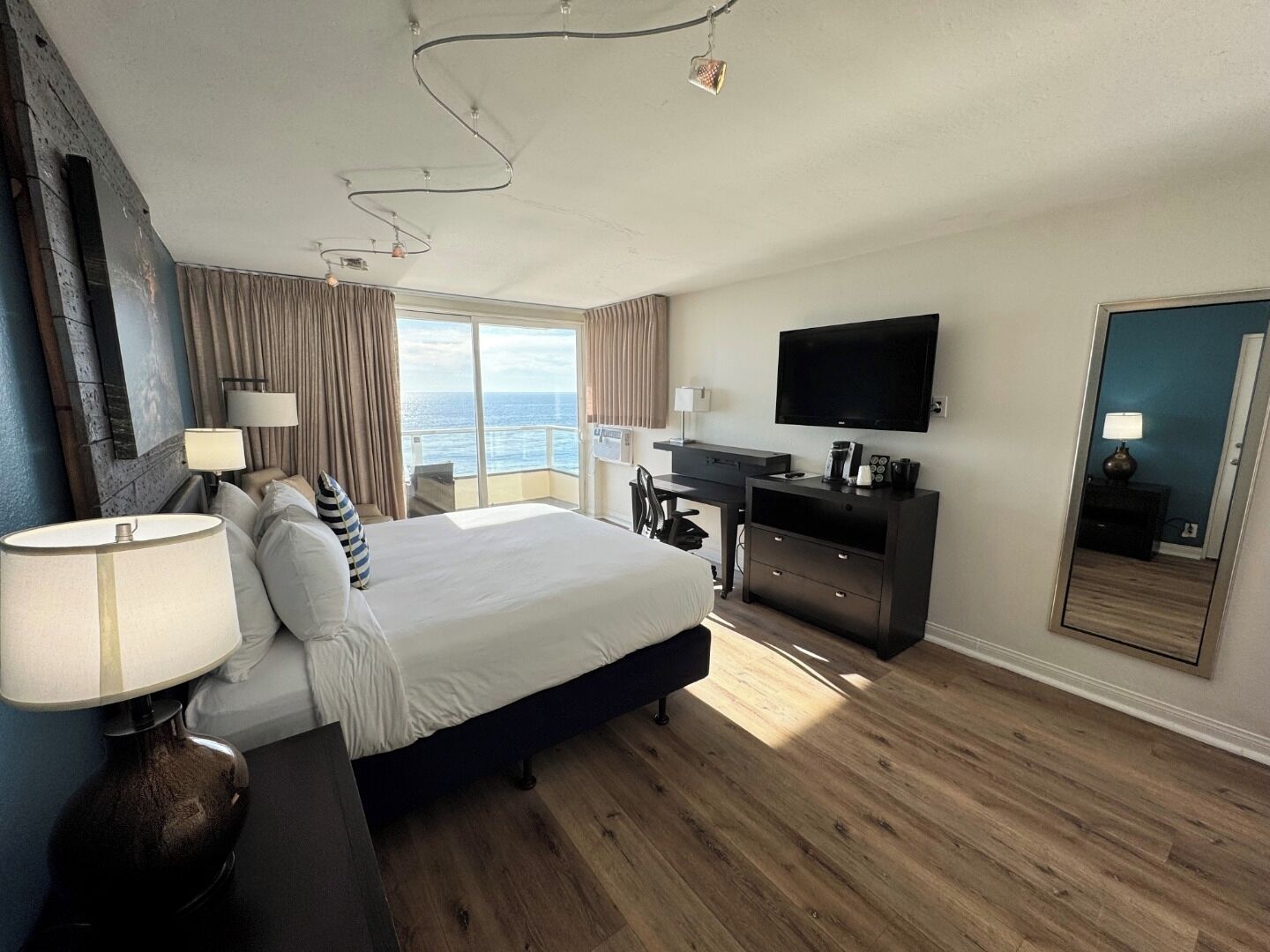 Stay Where Waves Meet Art: Beach Access, Pools & Near Main Beach Park - Laguna Beach, CA