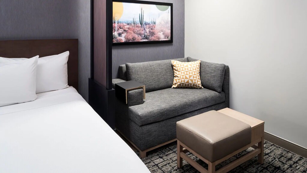 Walk To Asu From Modern Tempe Suite Near Dining, Nightlife & Downtown Phoenix - Tempe, AZ