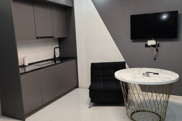 Suite Deluxe | Cozinha privada | Minifrigorífico, uma chaleira elétrica