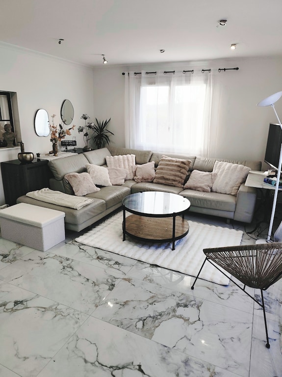 Near Paris/stade De France/roissy Charles De Gaulle Airport/bourget/parc Expo - 생드니