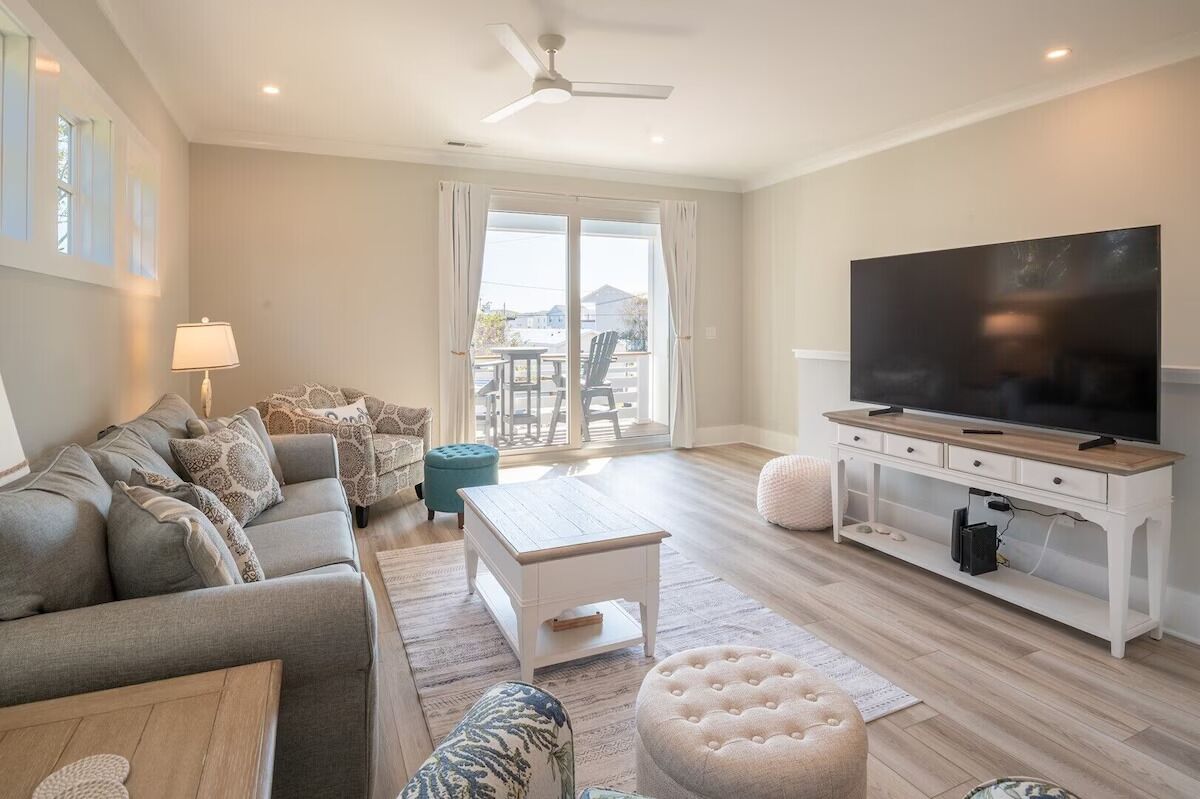 Tortuga's Lie: 3bdrm Condo, Sleeps 8, Very Short Walk To Beach Access Point. - Kure Beach, NC