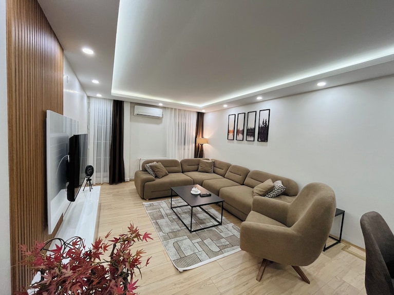 Two-bedroom Apartment With Balcony In Taksim - No: 12 - Estambul