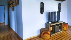 Apartamento Standard, 2 quartos, não fumadores, ar condicionado | Refeições no quarto