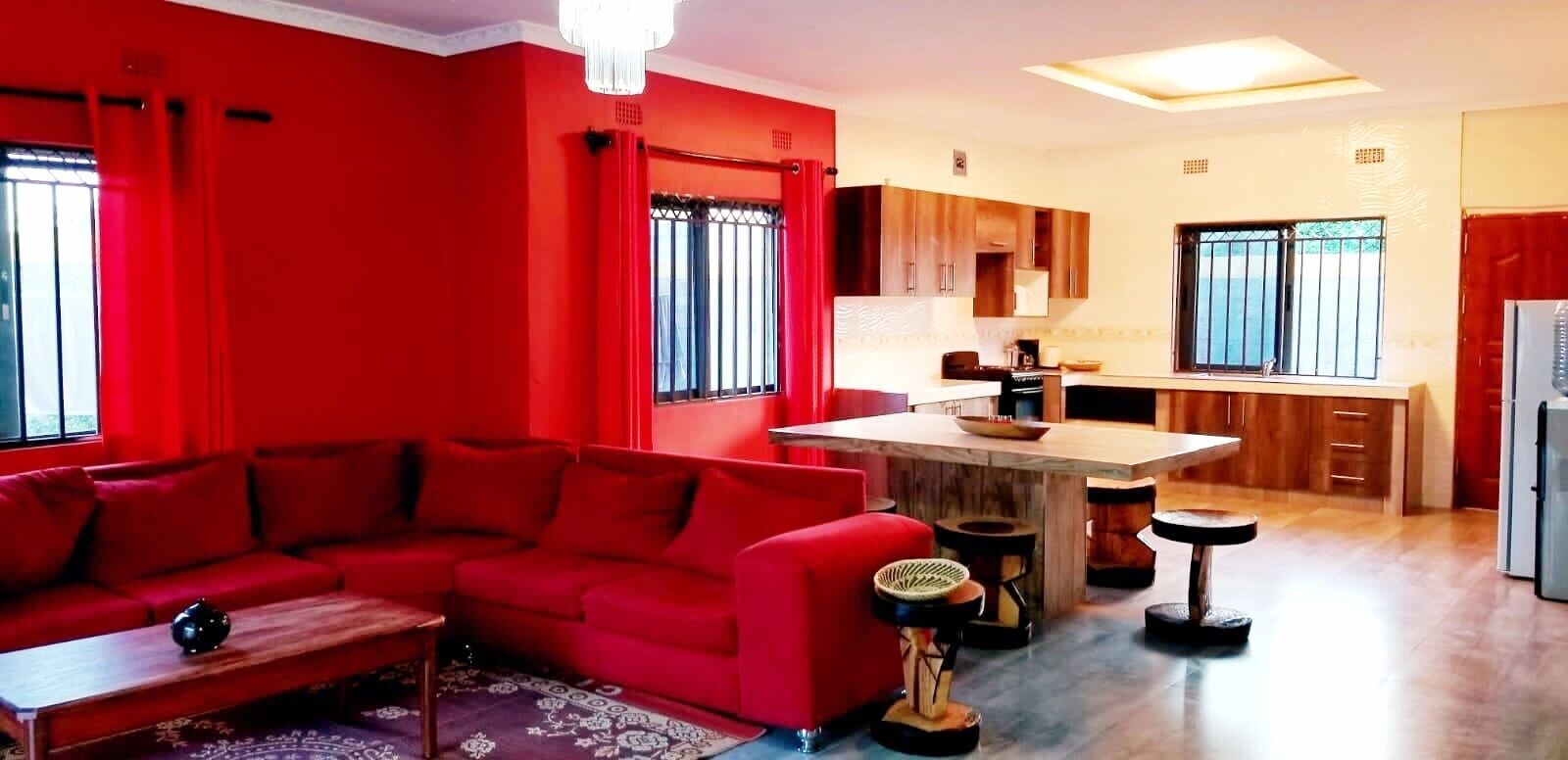 Casa com design assinado, 3 quartos, para não fumantes, ar-condicionado | Cozinha privada | Geladeira, micro-ondas, fogão, cooktop