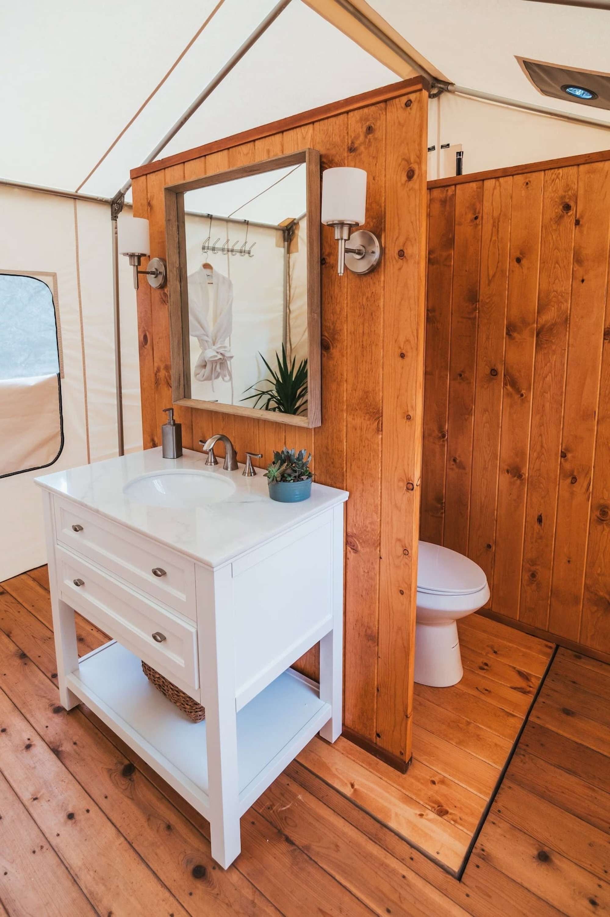 Skyline Glamping | Lady Liberty | Campfire Nights - State of New York