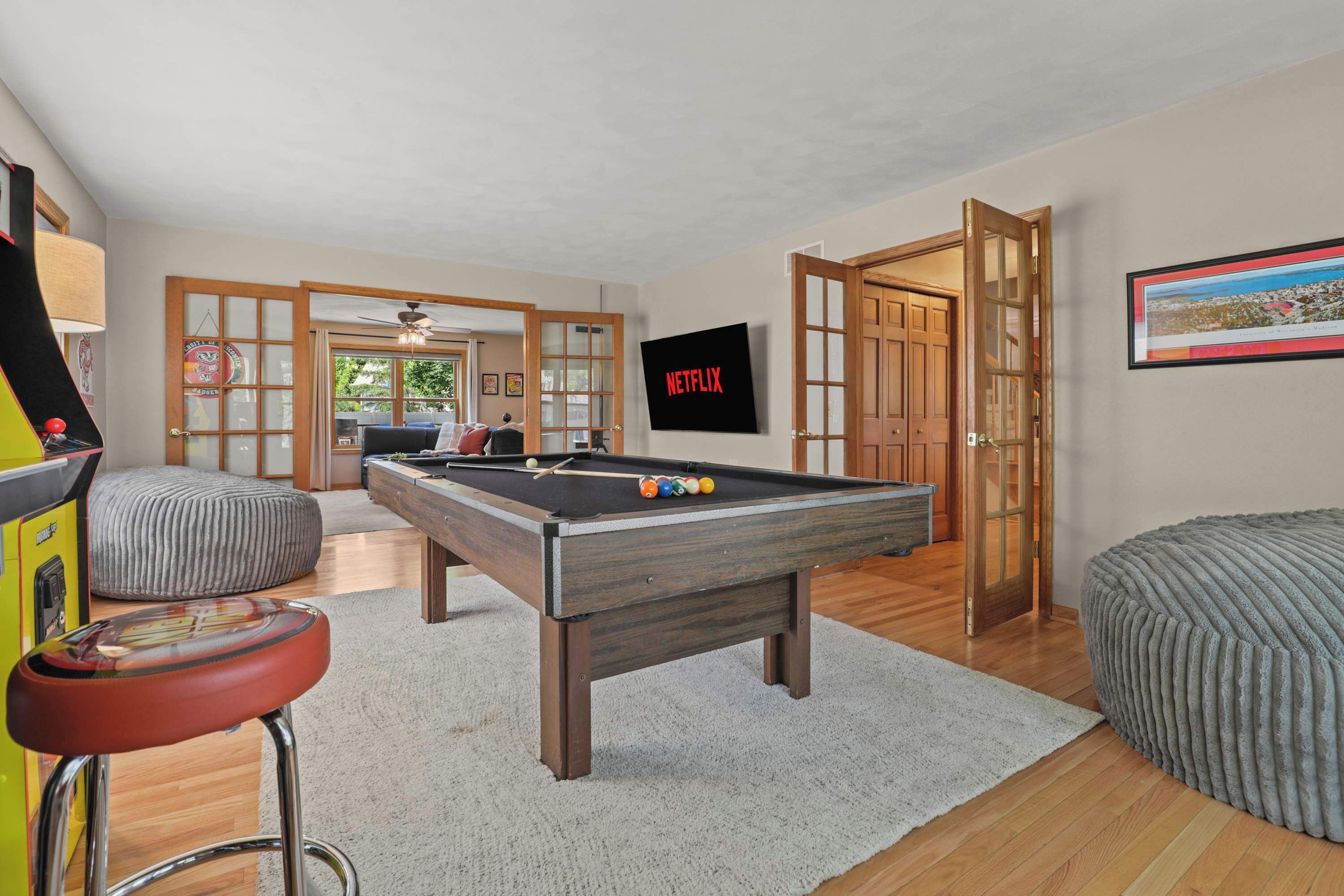 Private Pool - Hot Tub - Sauna - Game Room - Pets - Marshall, WI